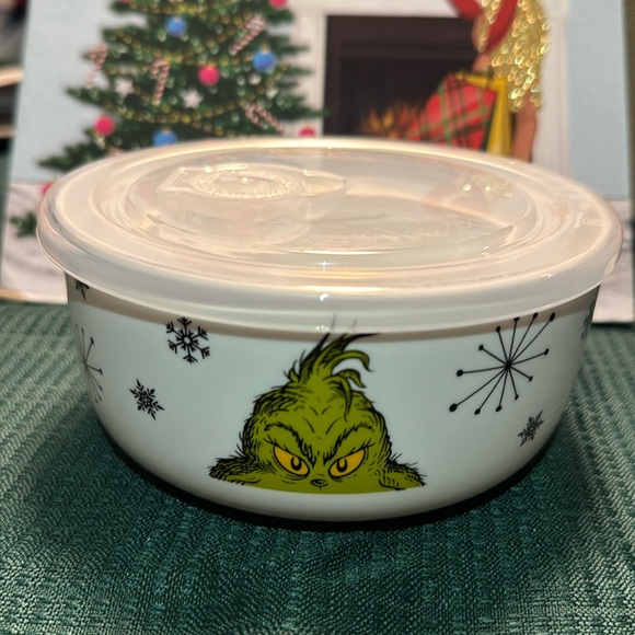 the grinch | Kitchen | Small Microwavable The Grinch Bowl | Poshmark